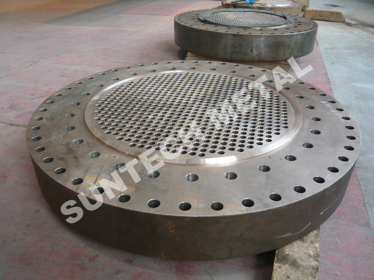 Drilled B265 Gr2 / SA105 Explosion Bonded Clad Plate Tubesheet for Heat ...